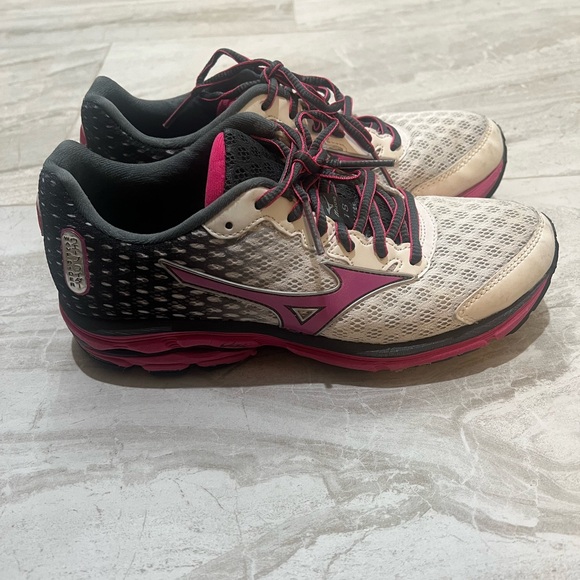Mizuno | Shoes | Mizuno Wave Riders Size 7 White And Pink Running Shoes ...